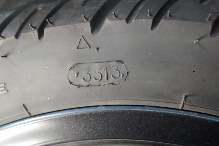 TIPS PERAWATAN MOBIL: MEMBACA KODE BAN