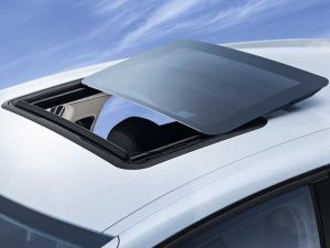 APA BEDANYA SUNROOF, MOONROOF DAN PANORAMIC ROOF?